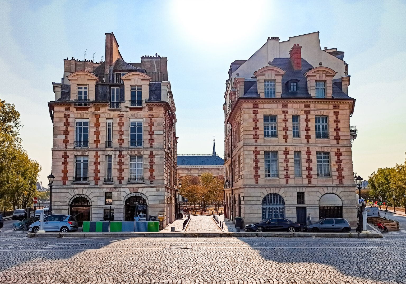 Islas de París: Lugares Imprescindibles en la Cité y Saint-Louis